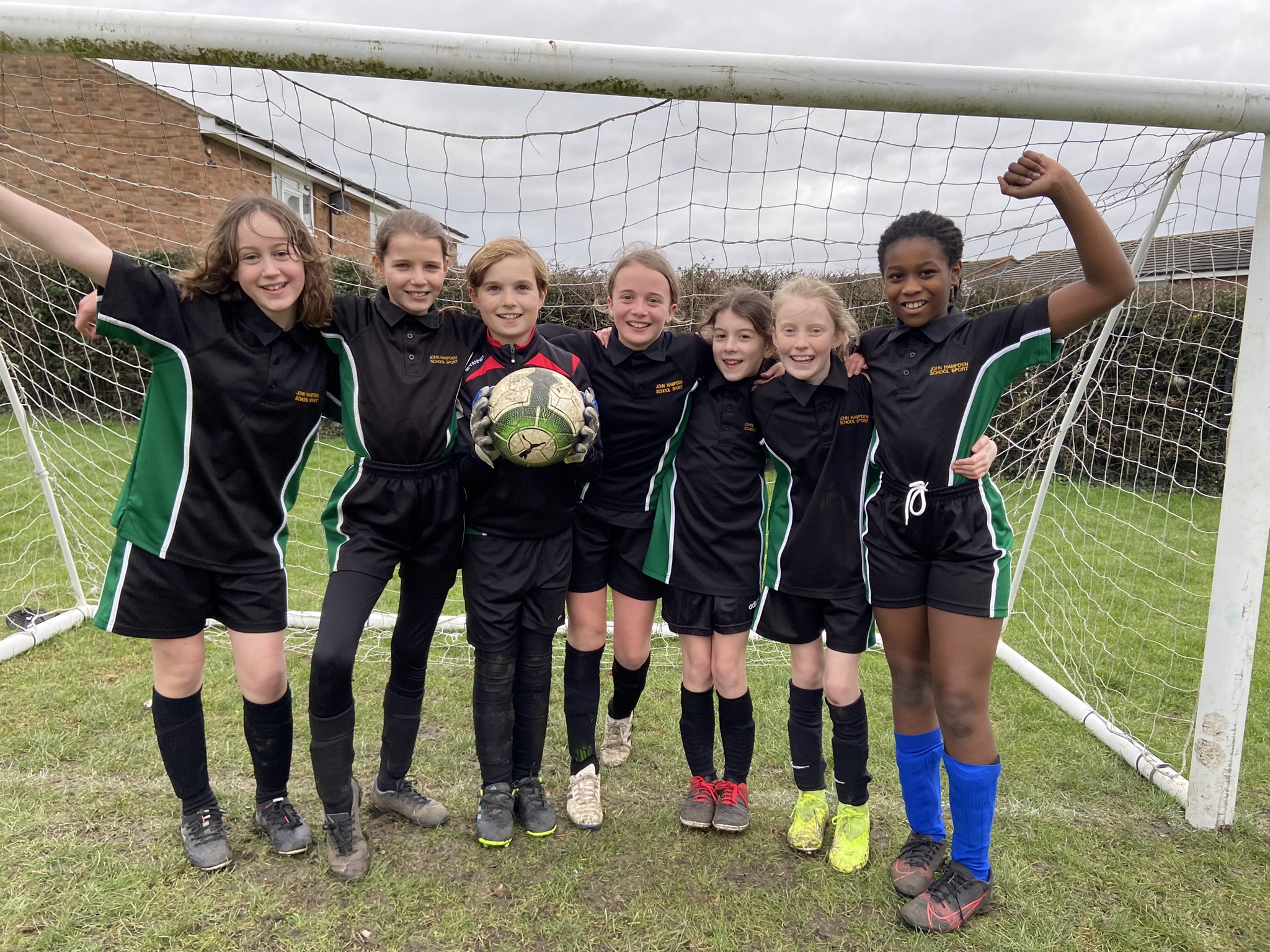 Y6 Girls’ Football Friendly vs Tetsworth Primary – 3-1 JHS!!
